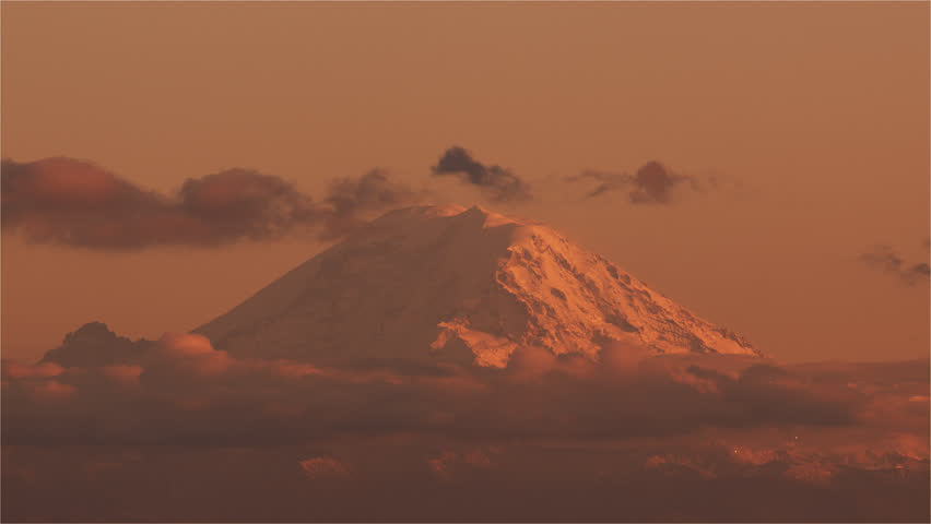 Scenic view of peak of Mount Rainier, Washington image - Free stock ...
