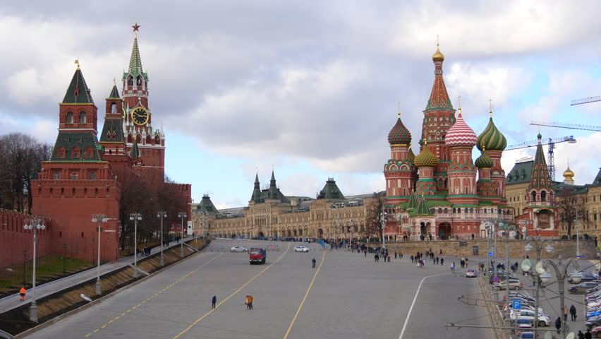 MOSCOW, RUSSIA - JUNE, 20: Tourists And Locals Strolling On Red Square ...