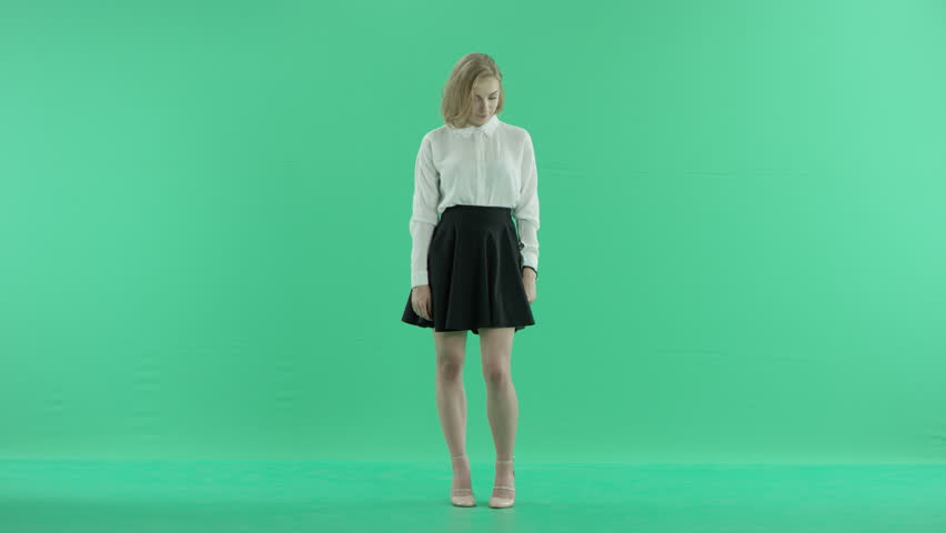 Woman Dancing On Green Screen Arkivvideomateriale (100 % royalty-fritt ...