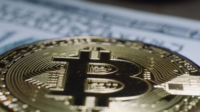 Real Gold Coin Bitcoin Falls Vidéos de stock (100 % libres de droit ...