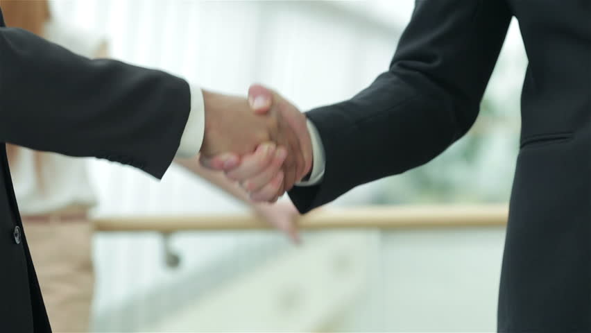 A Firm Handshake. Two Successful 库存影片视频（100% 免版税）8015227 | Shutterstock